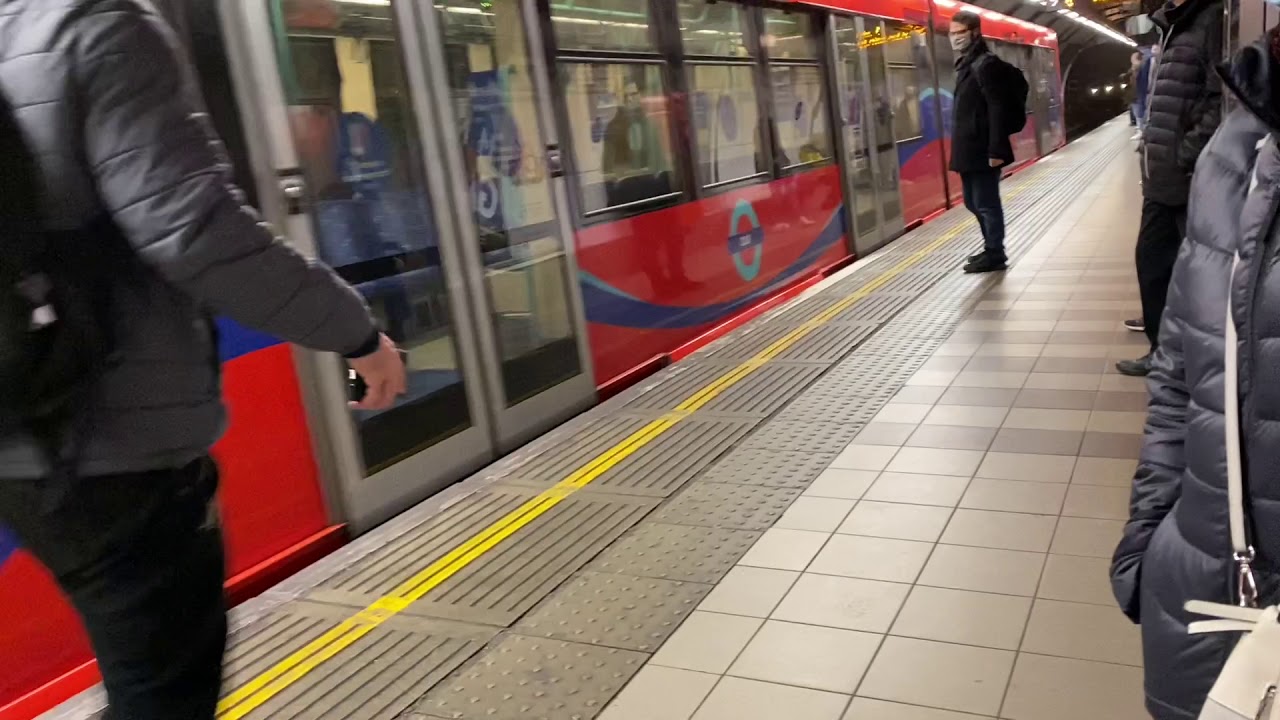 DLR B07 150 and 135 arriving Bank - YouTube