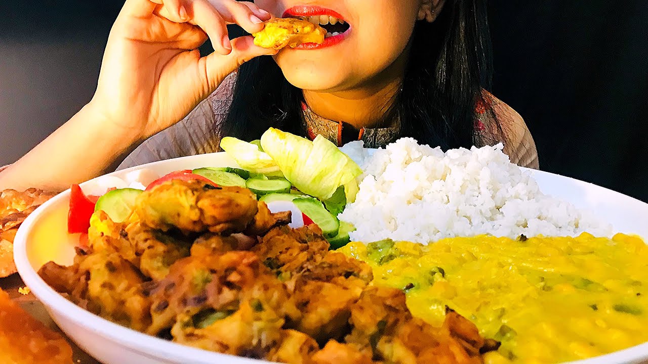 Asmr || kadhi pakora mukbang || salad , papar || Pakistani food ...
