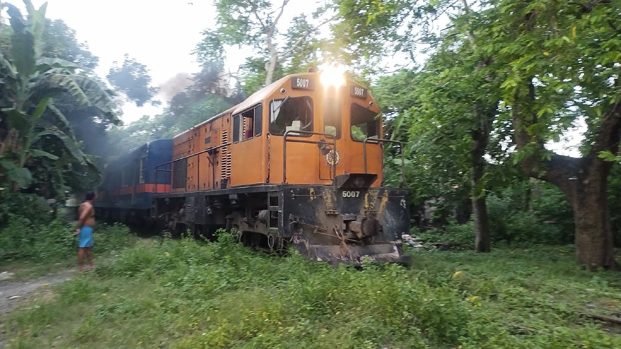 PNR DEL 5007 Hauling EMU 05 To Tutuban - YouTube