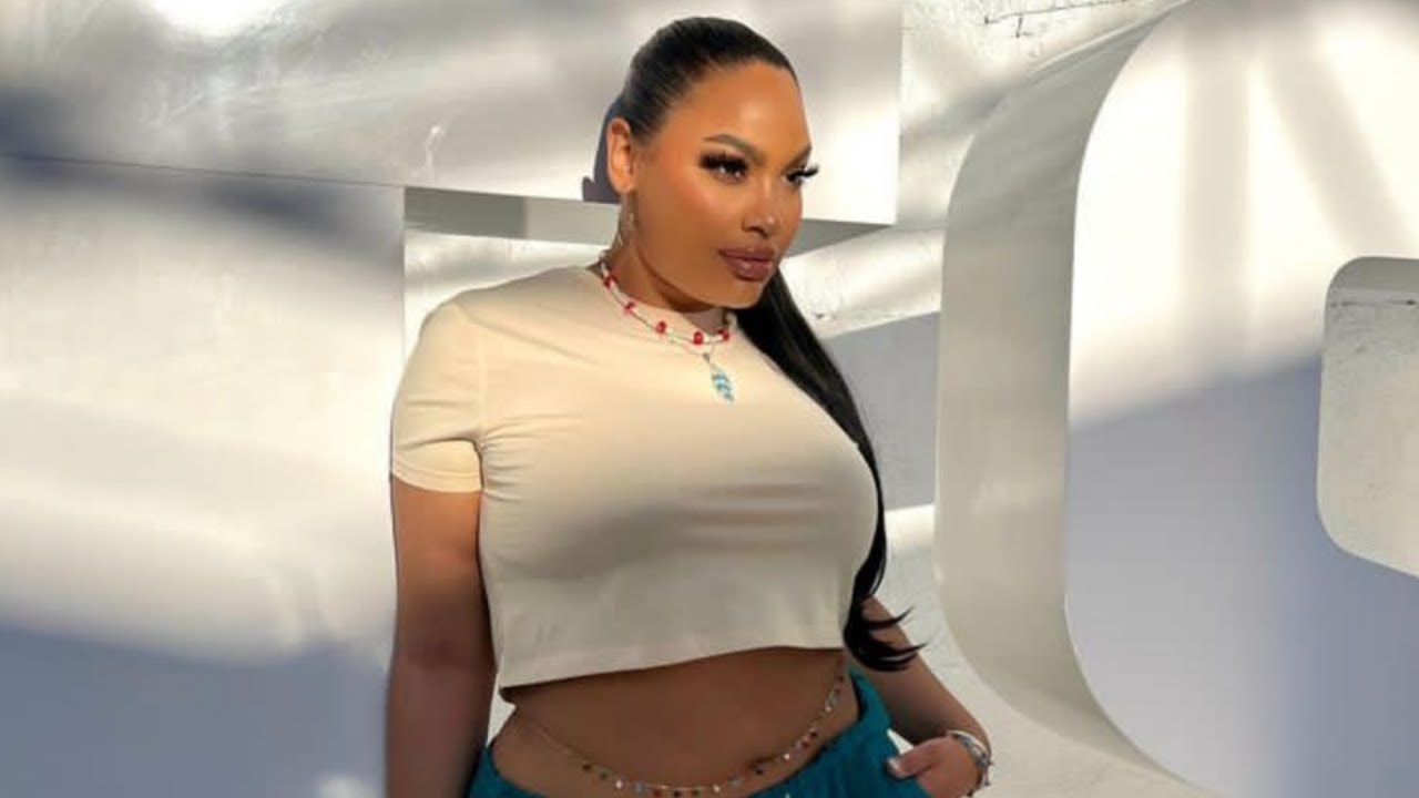 Stephanie Novas | Famous model | Biography | Wiki Curvy Plus size ...