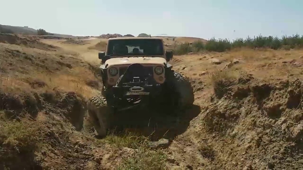 Jeep Wrangler Crawling - YouTube
