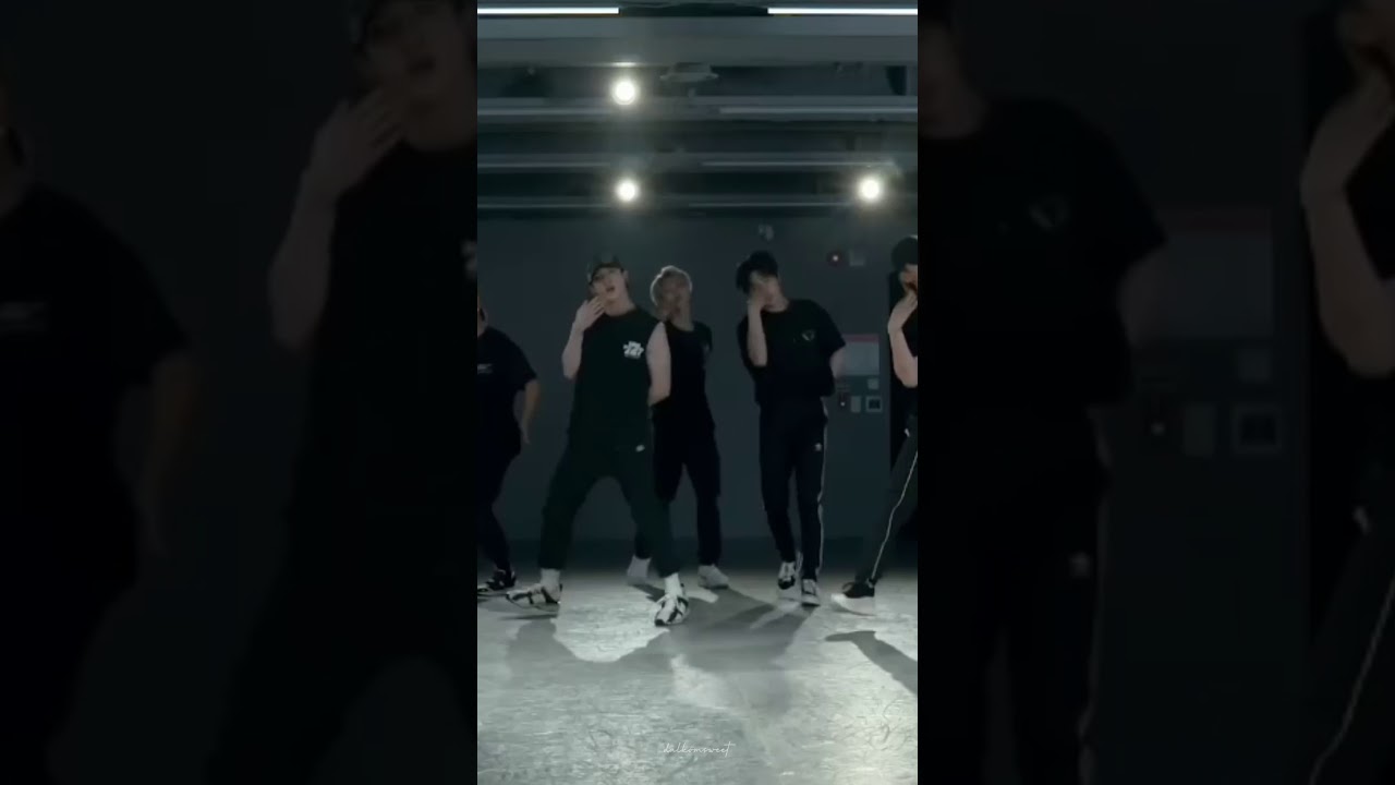 Stray Kids God's Menu Dance Practice Felix Focus - YouTube