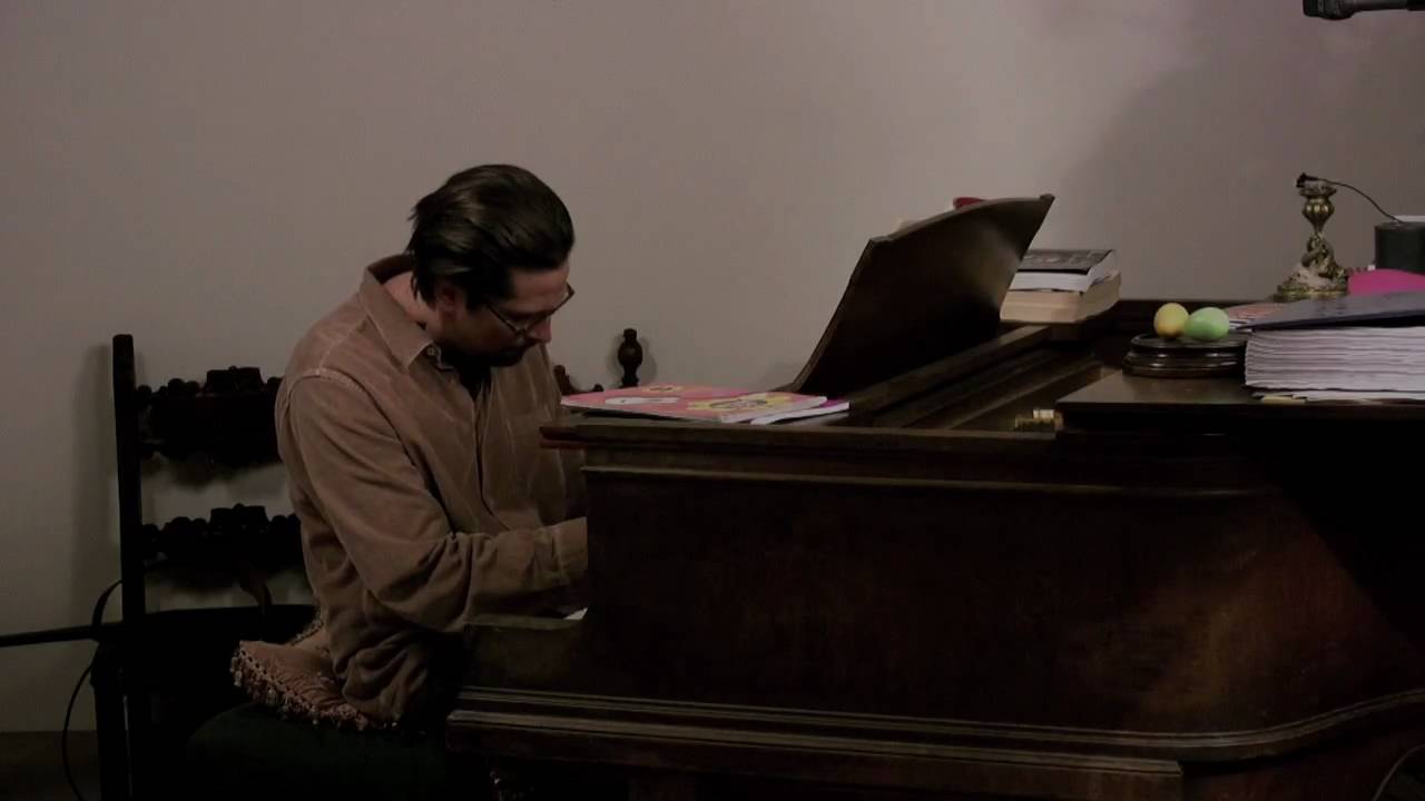 "Everything Happens to Me" by Travis Shook at Ukulele Mansion - YouTube