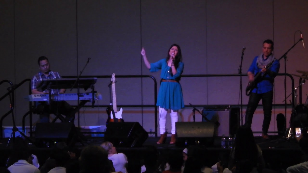 Darwin Lechler y Lizzette Sánchez en concierto. - YouTube