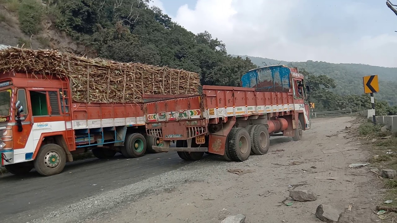 Dhimbam ghat road 10wheel lorry drifting - YouTube
