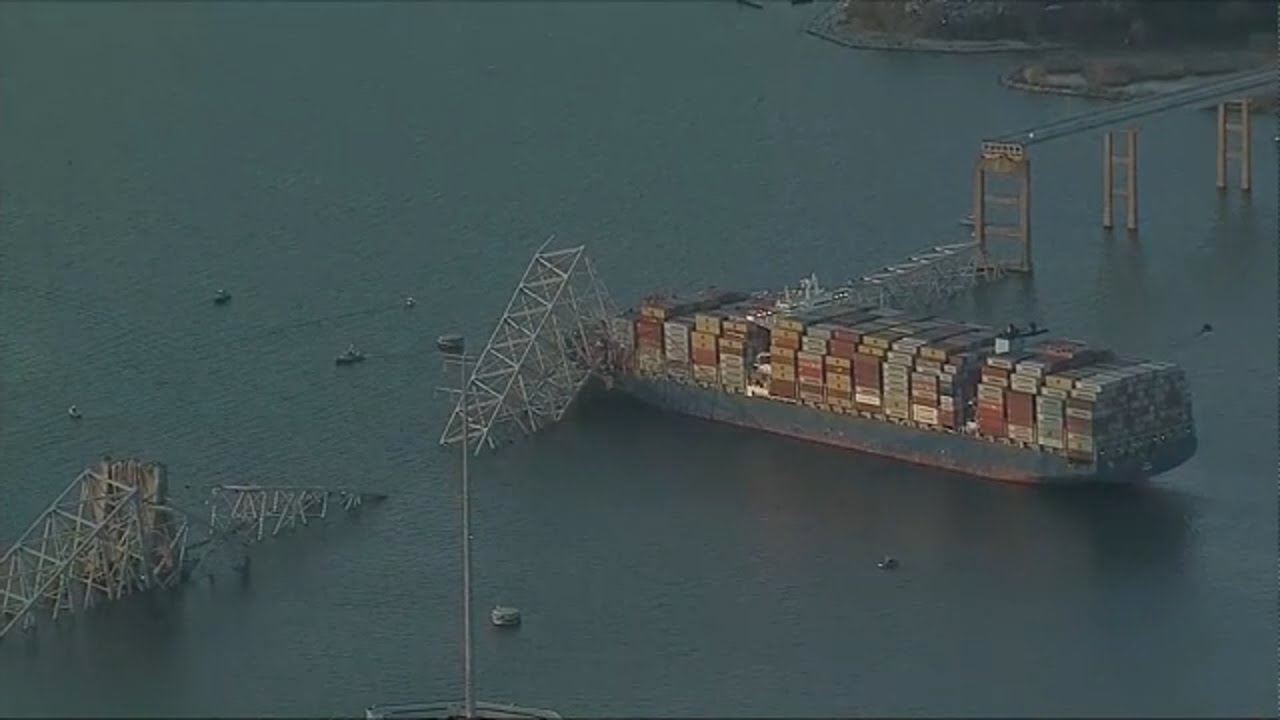Cargo ship hits Baltimore bridge, triggering collapse - YouTube