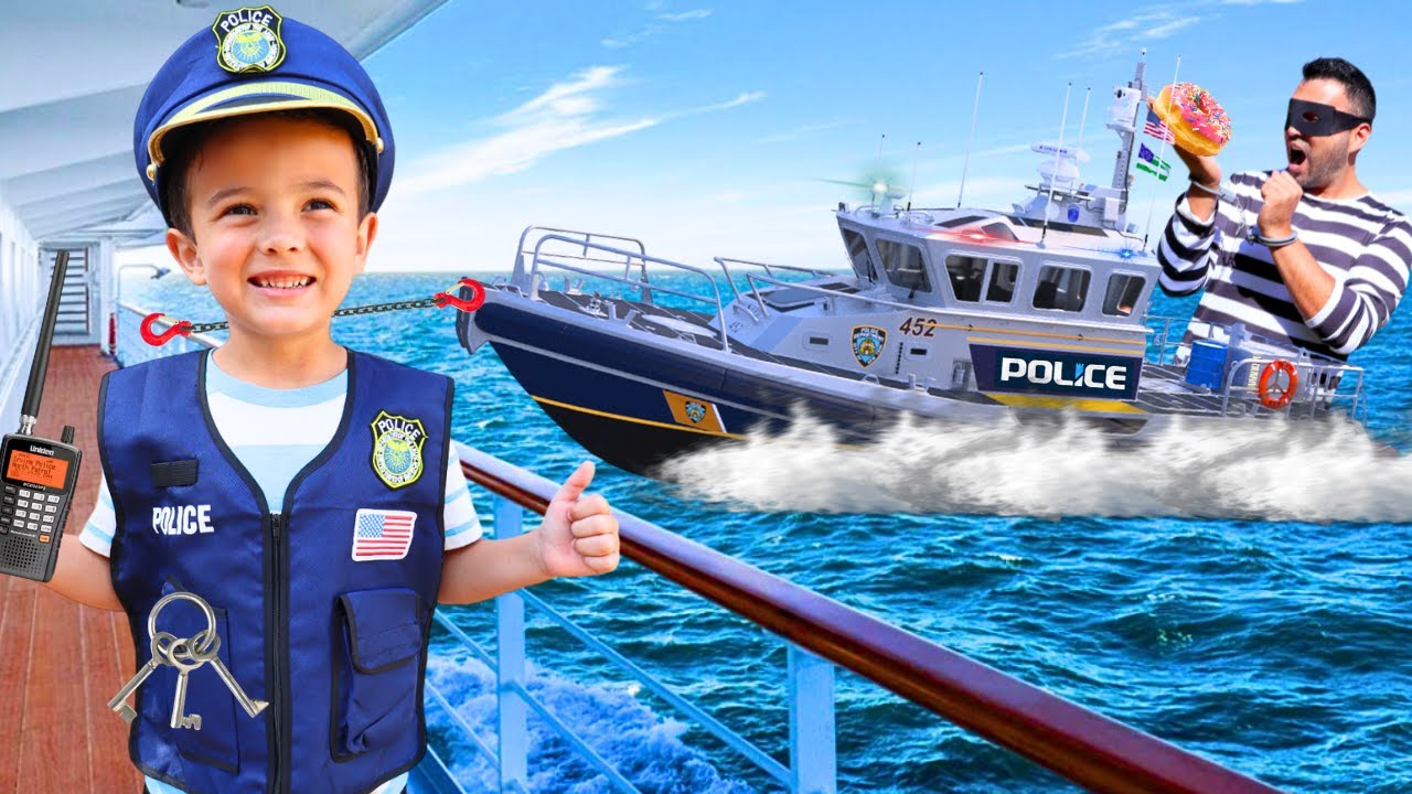 High speed police chase to catch thief on police boat with police ...