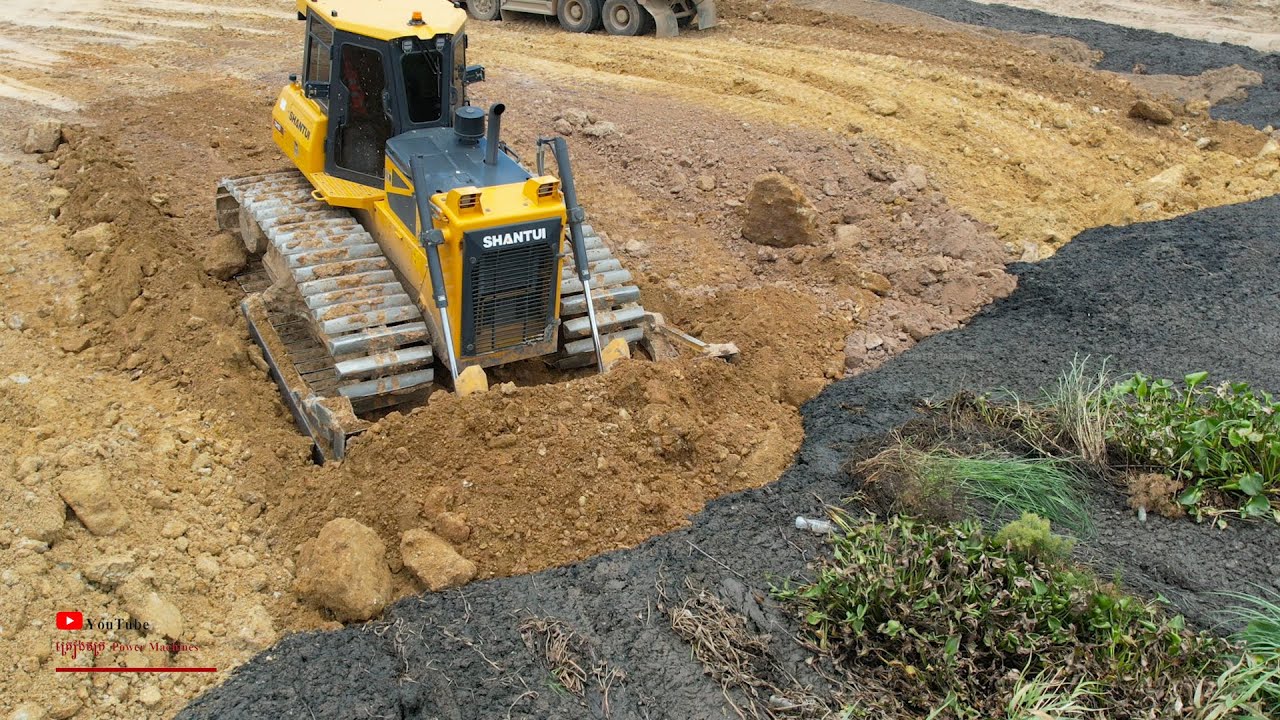 Stronger Heavy Bulldozer Talented Pushing Gravel Operator Skills ...