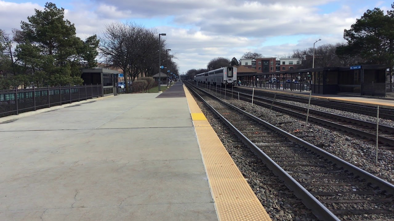 Amtrak Train Stops At Naperville - YouTube