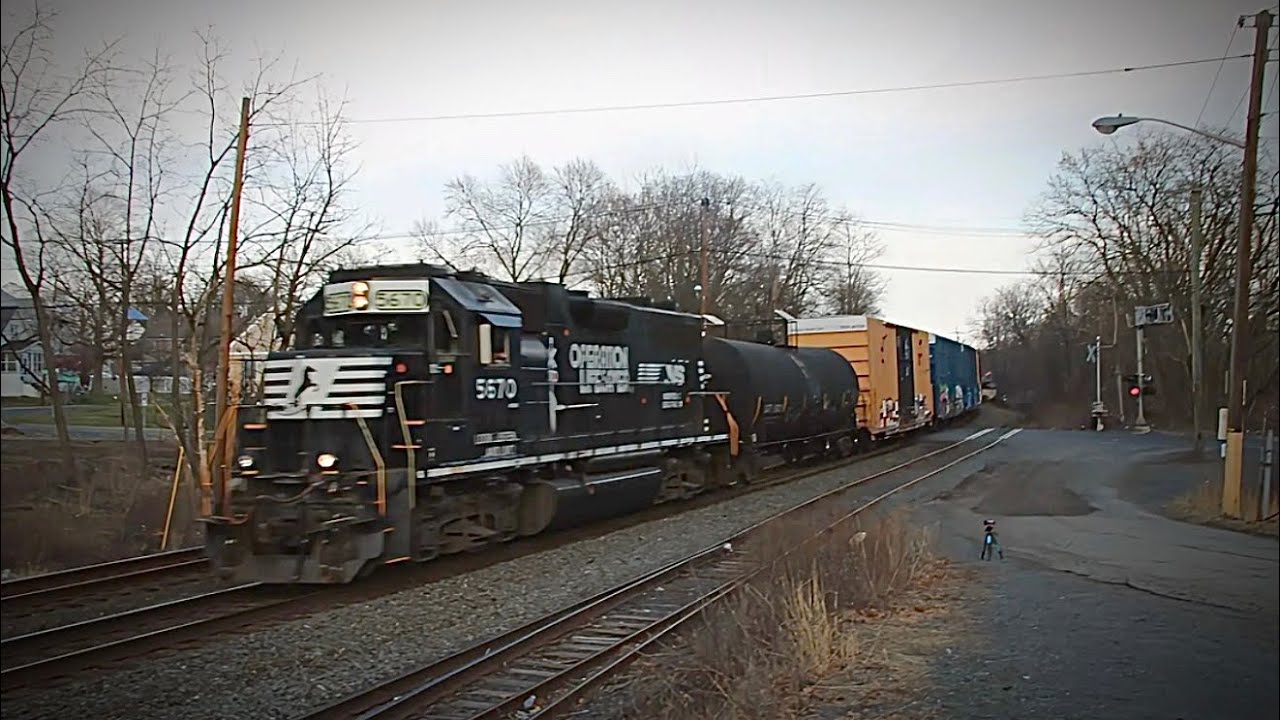 (NS 5670 GP38-2 “Operation Lifesaver” rolls through Piscataway In Notch 8 with a SAAHC Hornshow ...