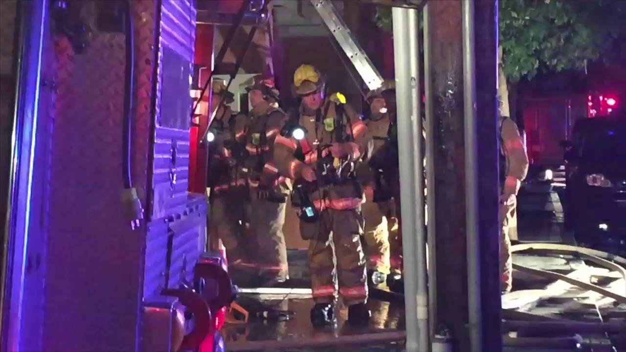 Tenants displaced by apartment fire at NE 41st and Tillamook - YouTube