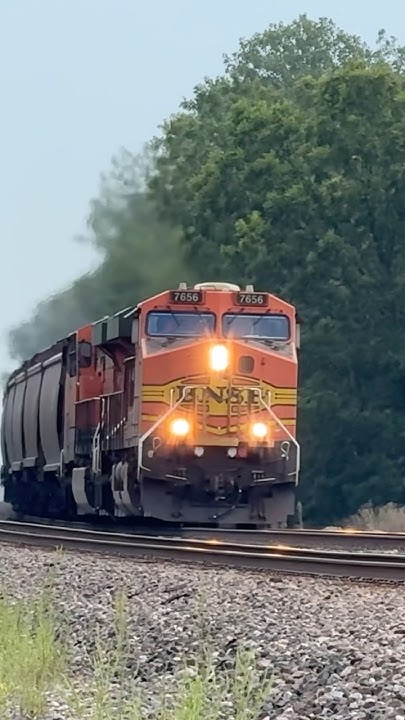 H2 Gevo leads fast BNSF Grain train! #train #bnsfrailway #bnsftrains #bnsf - YouTube