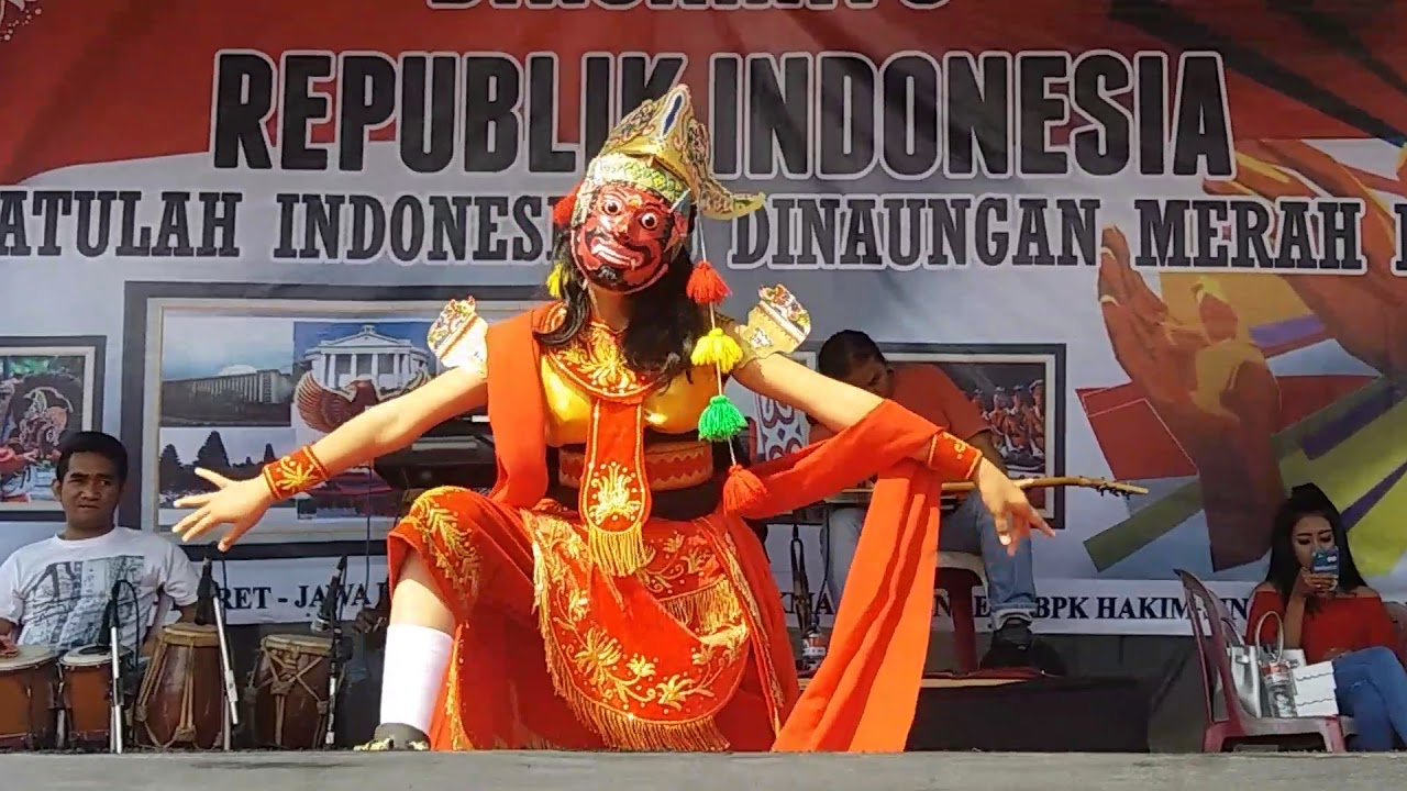 Tari topeng grebeg sabrang - YouTube
