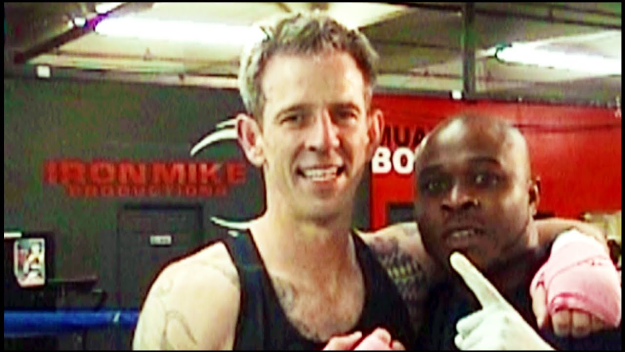 Master Boxers Julian Phillips / Nate Brown. 3 rounds - YouTube