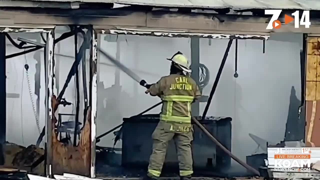 Carl Junction firefighters battle large garage fire in frigid temps ...