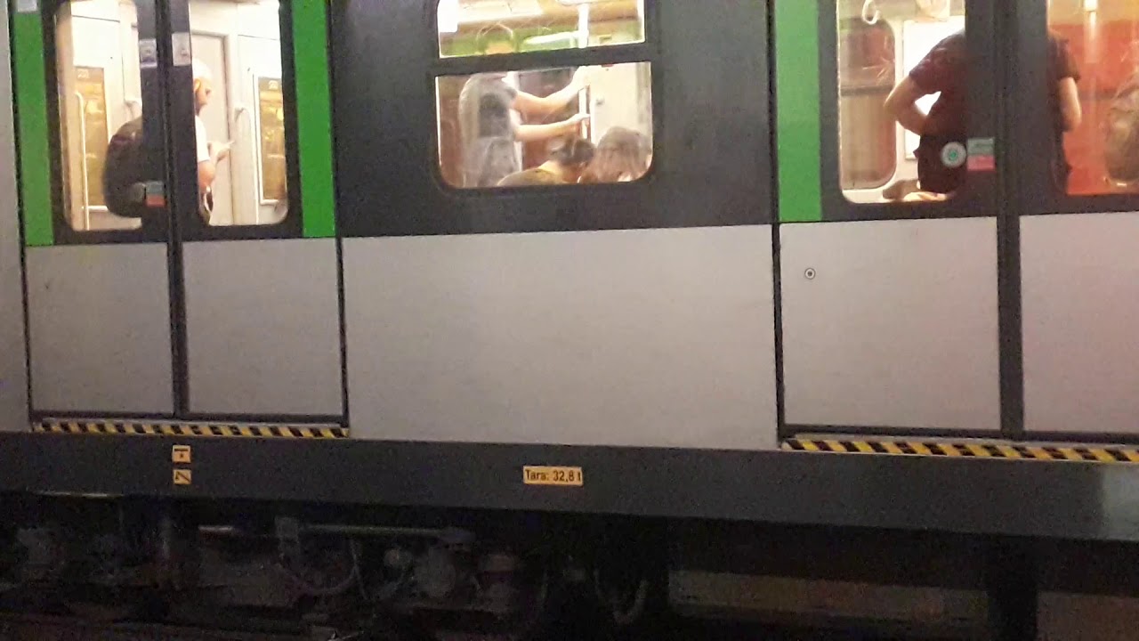 Metro a Milano-Meneghino linea 2 - YouTube