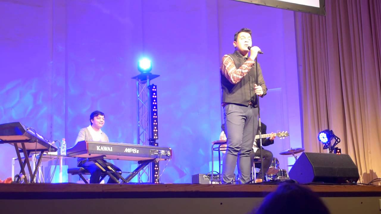 Tulus - Sepatu live in Hamburg, Germany (Sounds of Indonesia) - YouTube