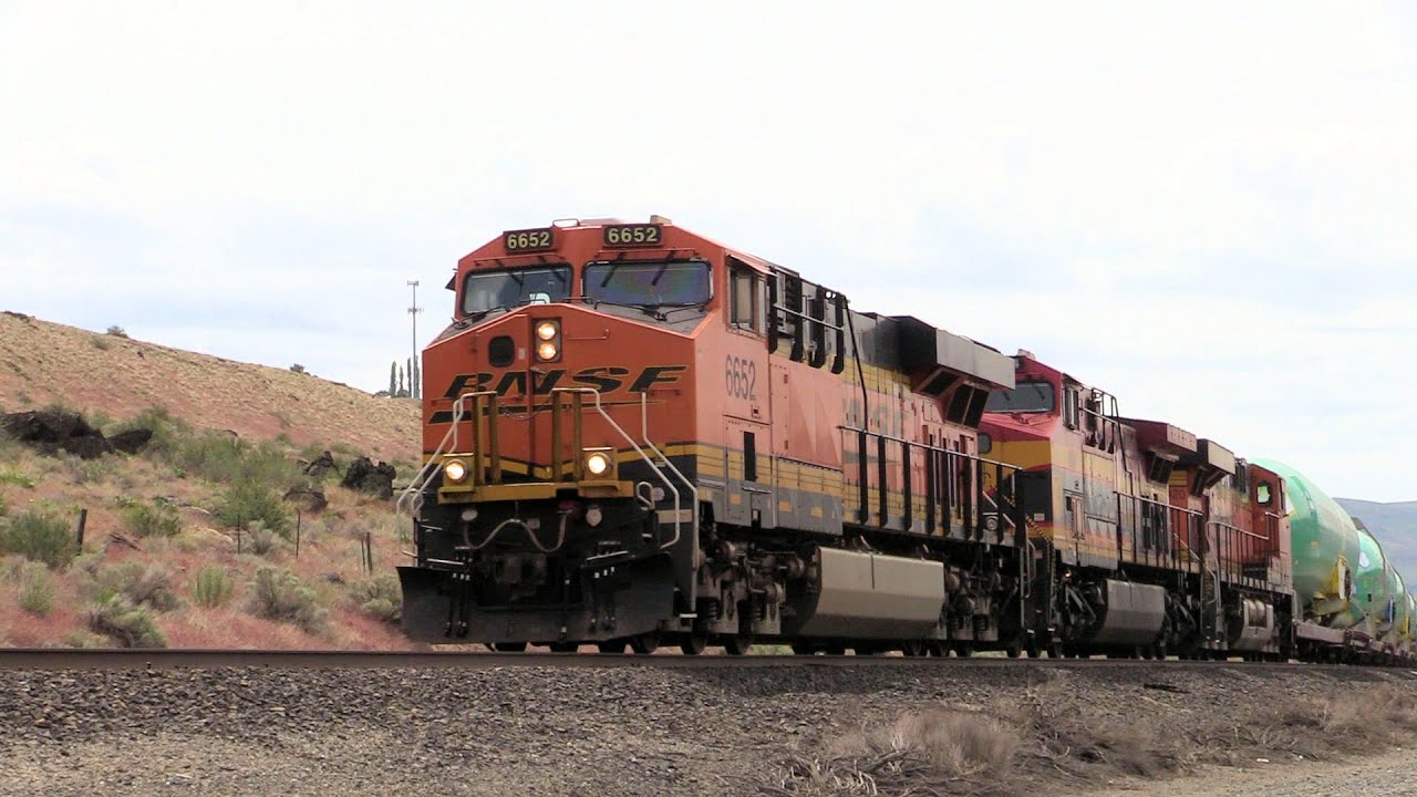 BNSF Columbia River Sub: A Breezy Morning at M P 1635 - YouTube