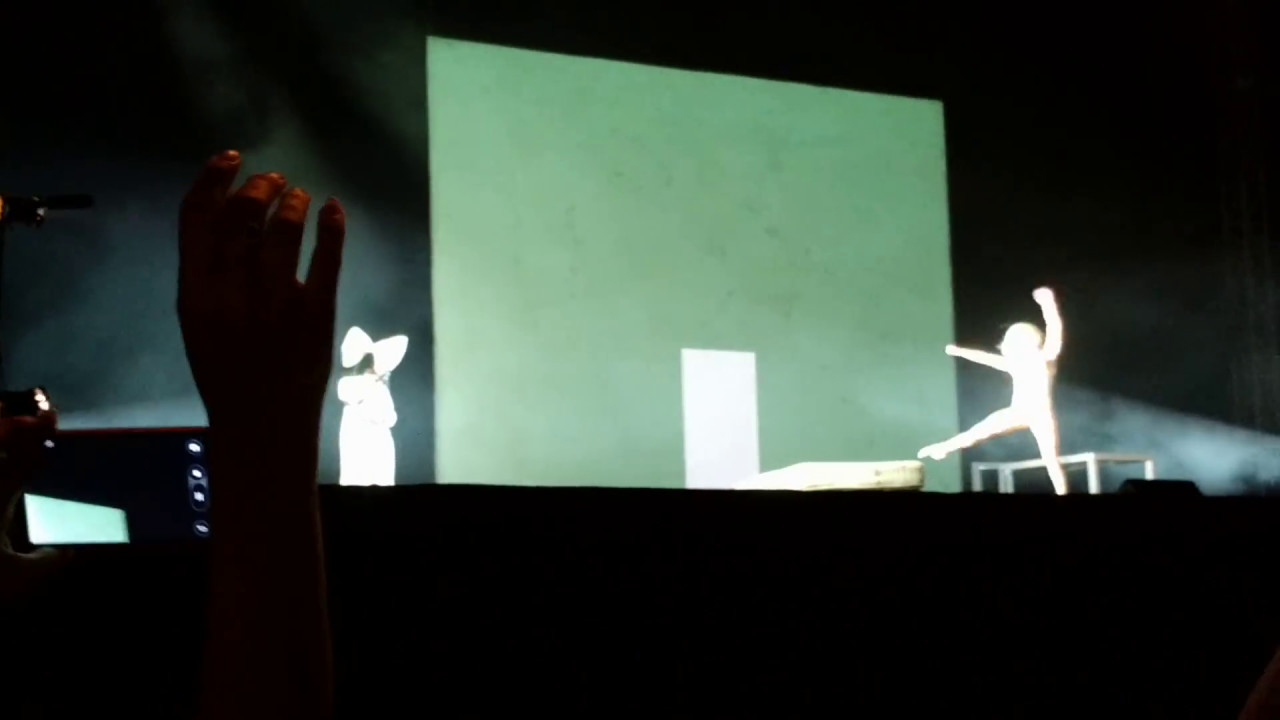 Sia - Chandelier (Live in Israel - Tel Aviv 11/08/2016) - YouTube