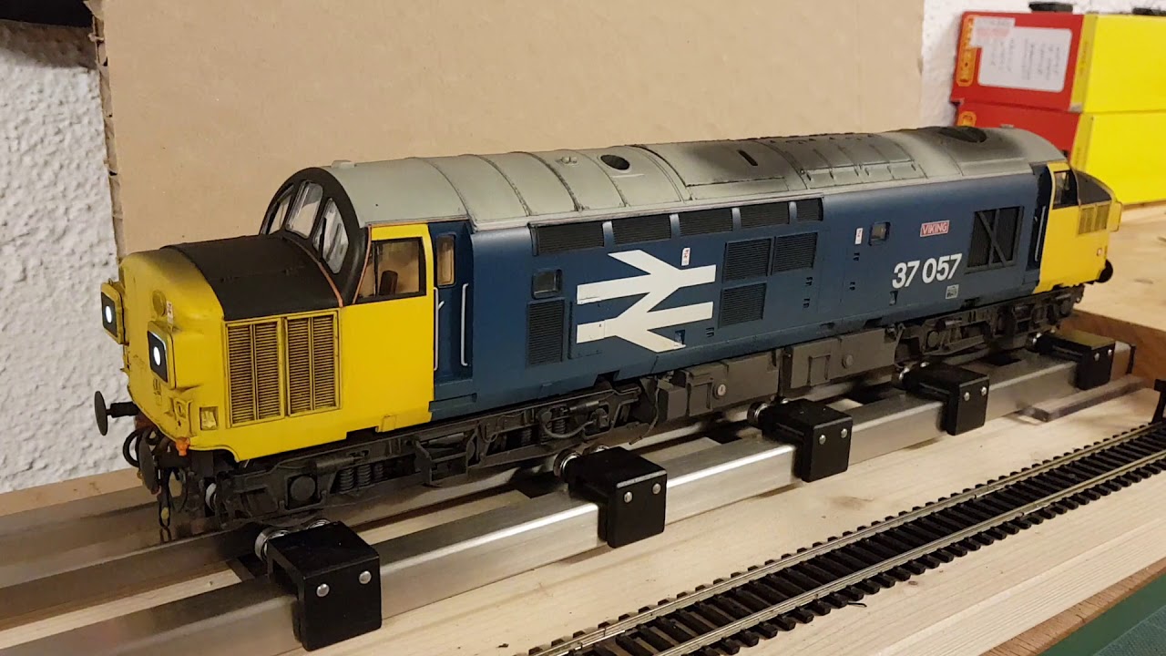 Heljan 7mm Class 37 37057 - YouTube