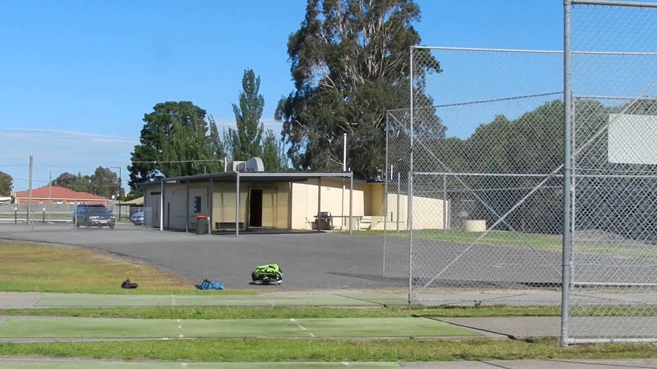 Lachlan Day Bowling - YouTube