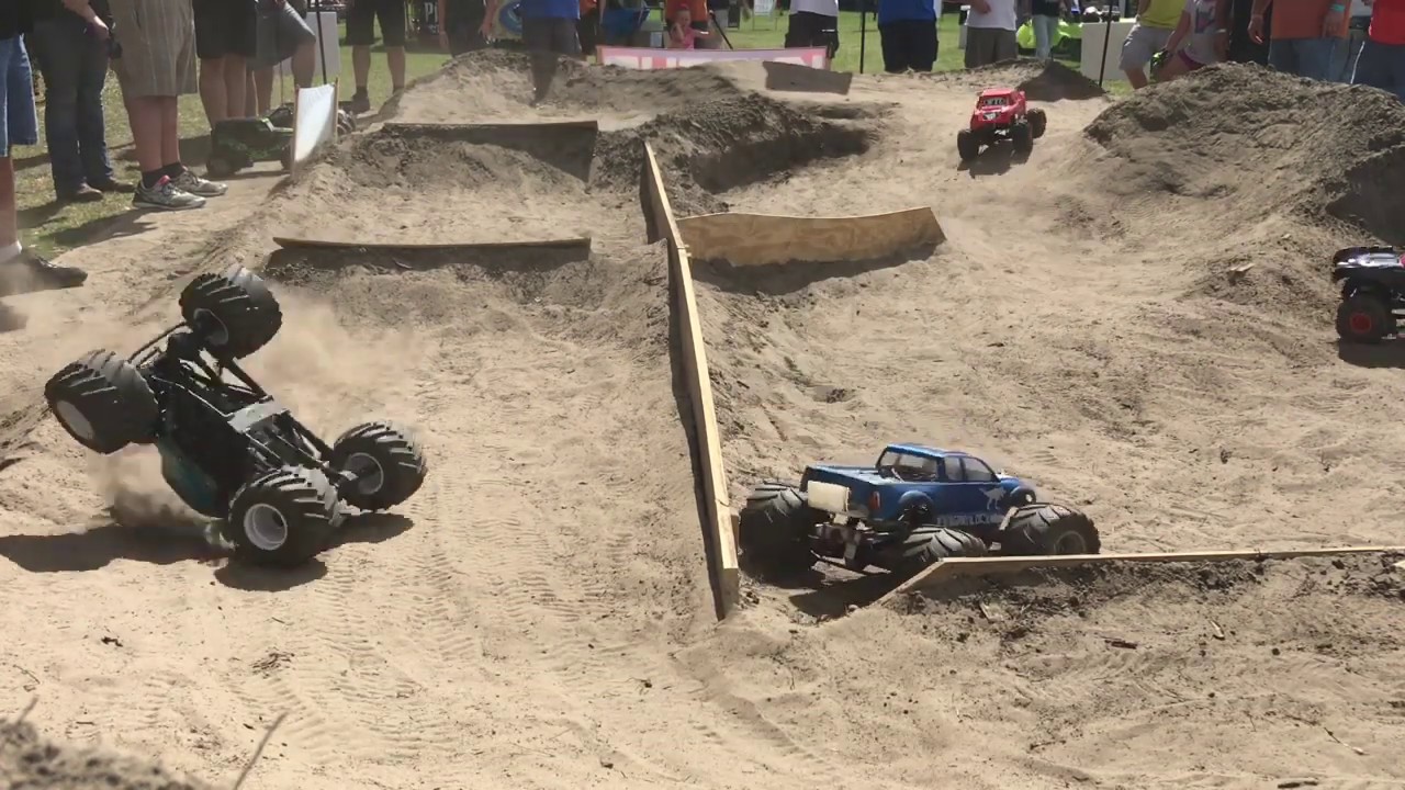 USTE Vlog Day 2 - Vintage Buggy Racing, Monster Truck Racing, Mega ...