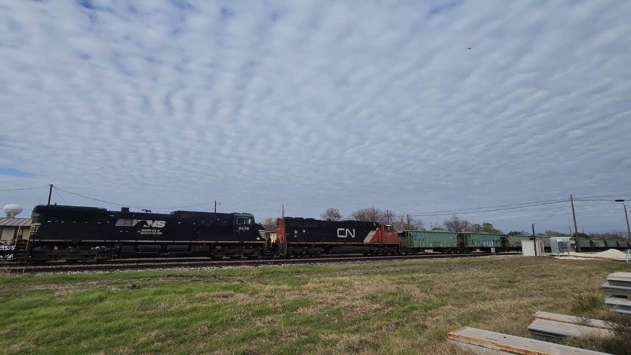 Southbound NS 4436/CN 5606/ UP 2628/6354/8215, Gravel Train, "Ennis Sub" Groesbeck, TX 12-1-2022 ...