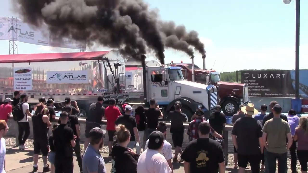 Kenworth W900 vs T800 Drag Race at Diesel Fest 2022 - YouTube