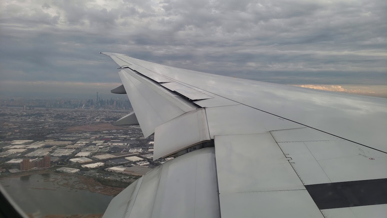 United Airlines Flight UA78 Tokyo to Newark Landing (New York City view ...