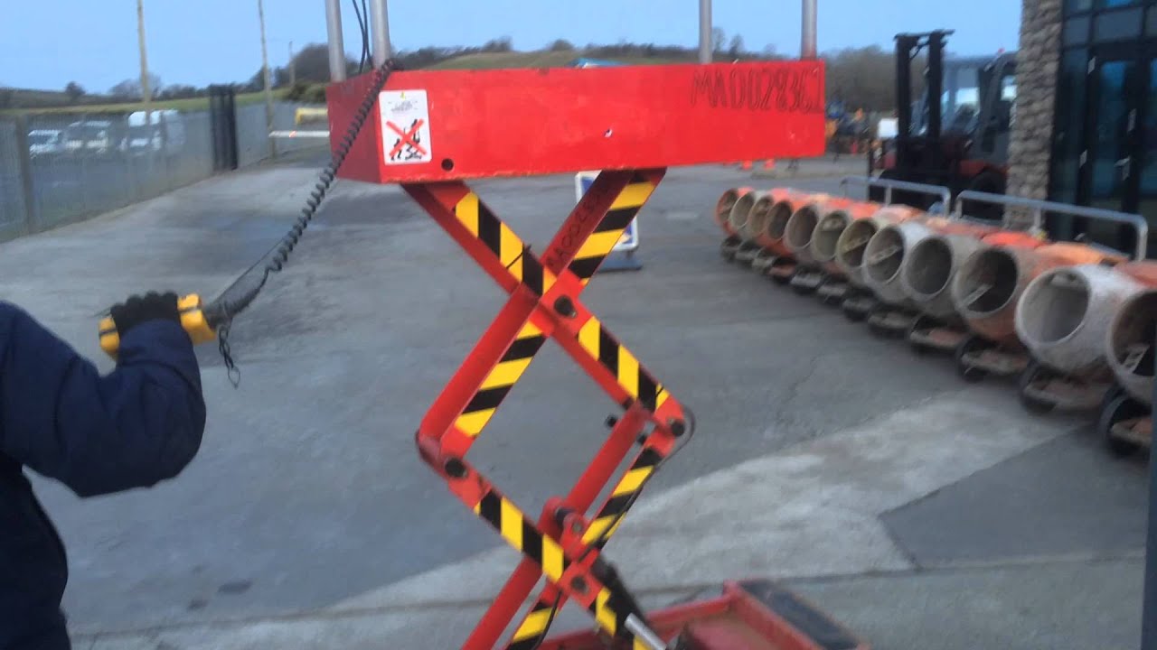 2009- POP UP BATTERY OPERATED SCISSOR LIFT - YouTube