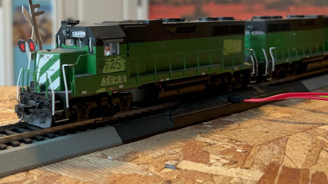 Model Railroad Railfannning: GP38M Duo On The Wooding Local - YouTube