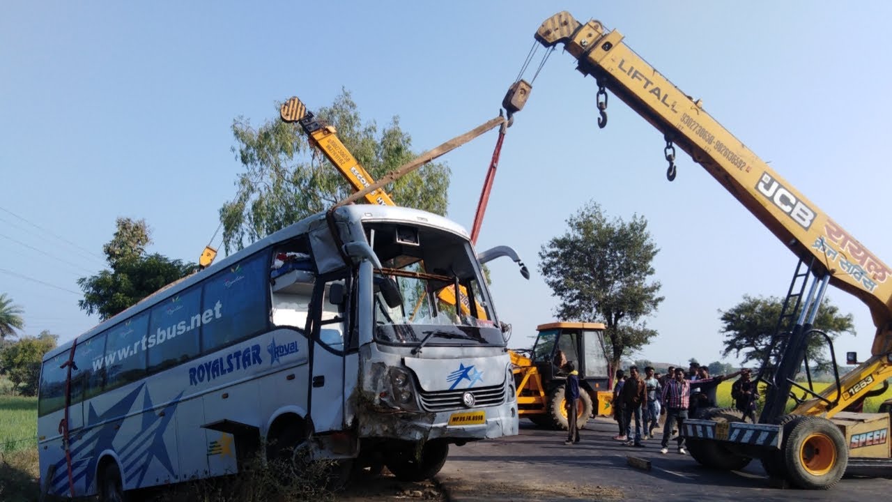 क्या दो क्रेन मिलकर बस को उठा पाएगी bus vs two cranes - YouTube
