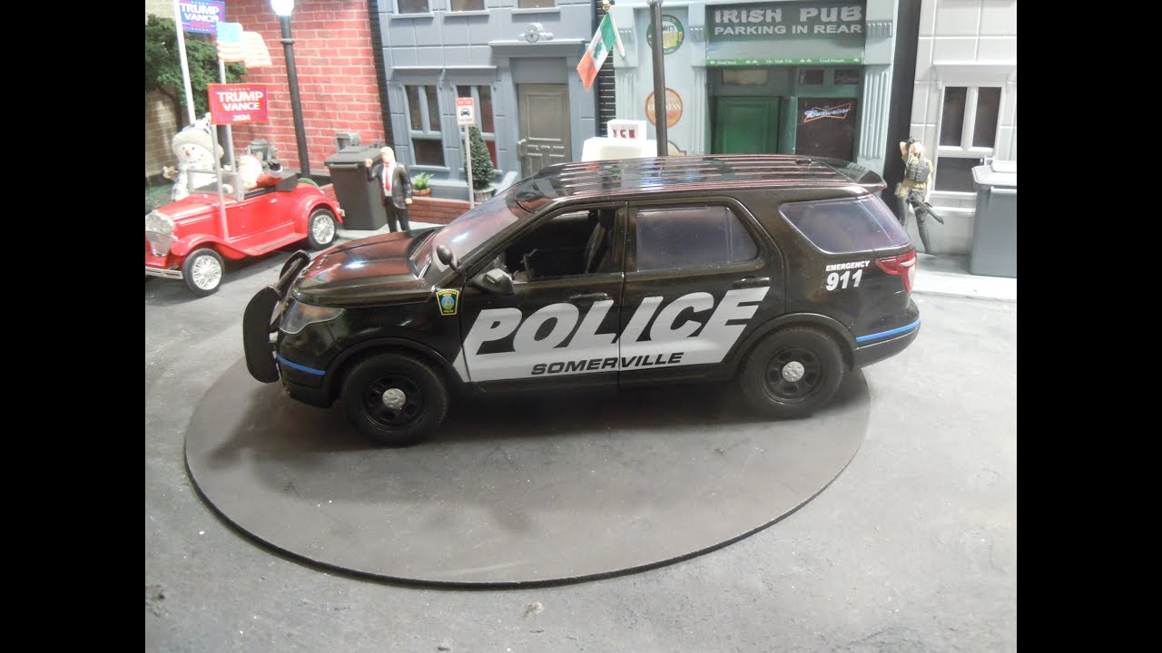 Somerville MA Police 1/18 scale Ford explorer slicktop with lights ...