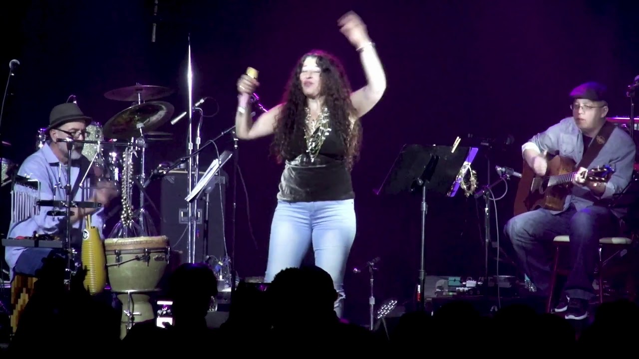 Elsa Riveros at State Theater Desvanecer - YouTube