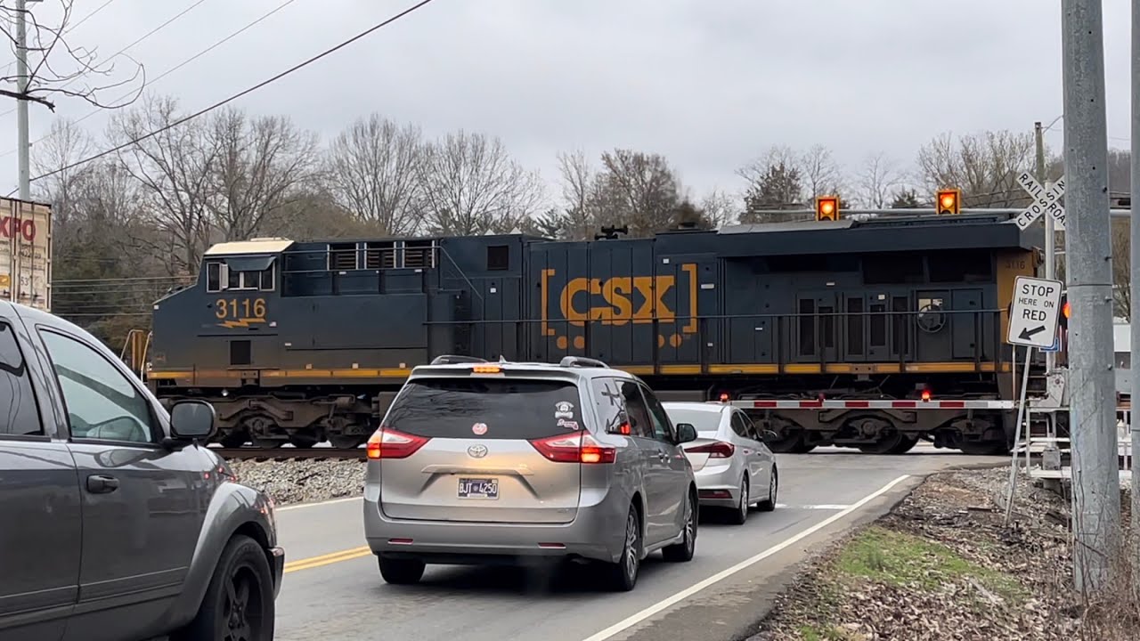 CSXT ES44AH #745 leads an intermodal near Pegram TN - YouTube