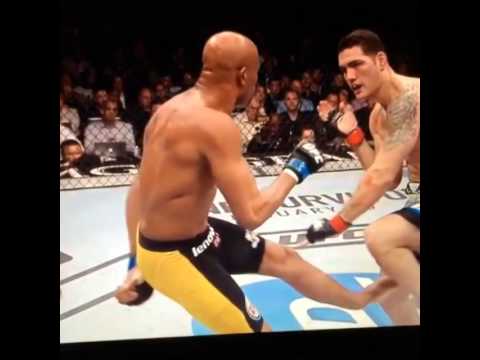 Anderson Silva breaks leg - YouTube