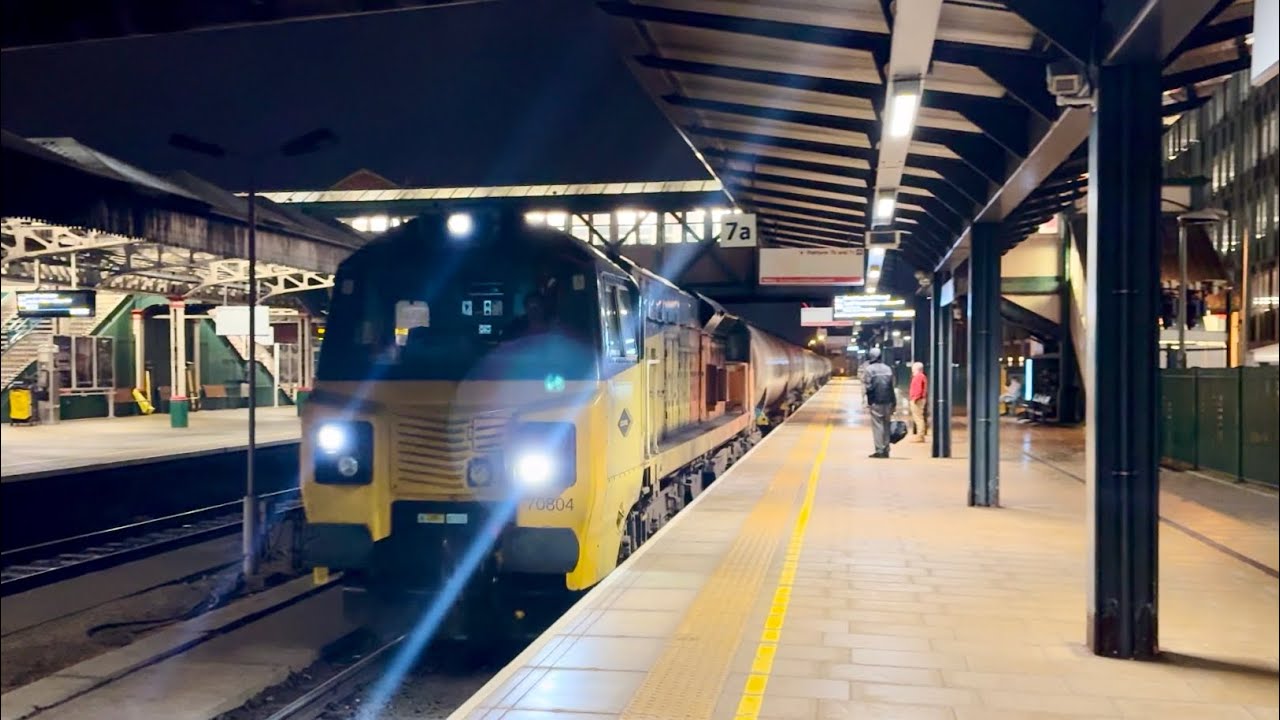 Colas Railfreight GE Class 70 70804 passes Nottingham with 6M24 Lindsey ...