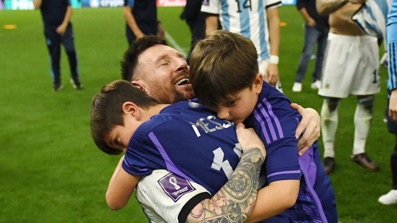 Messi hugs his kids and celebrate after winning the world cup - YouTube