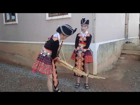 Nkauj ntxawm thiab ntxhees yee Tshuab qeej nuj nrw ua si 
