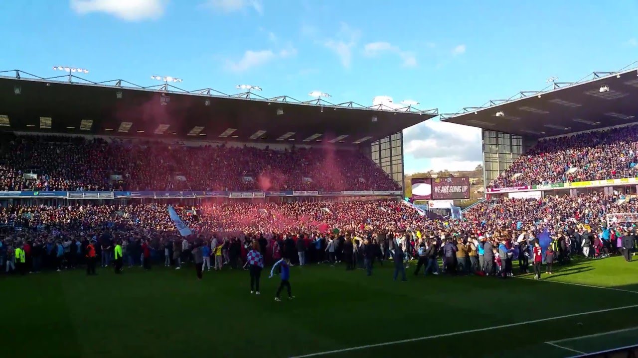 Burnley pitch invasion vs QPR 2016 - YouTube