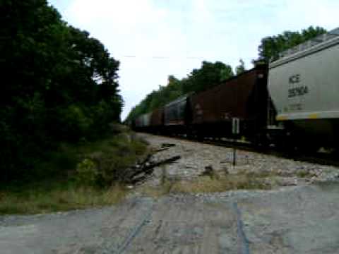 KCS 4577-4049 NB unit grain - YouTube