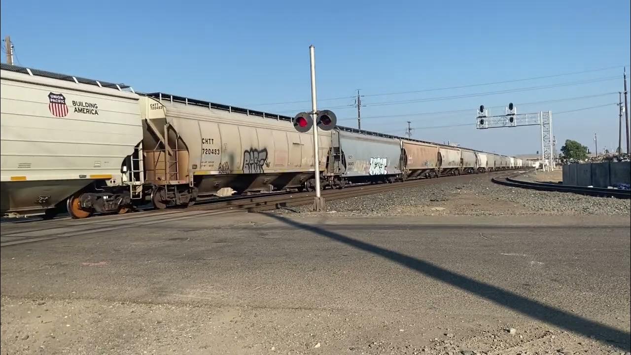 UP GSANTR-27 w/ UP 5998 leading at Stockton Railfest 2023 - YouTube