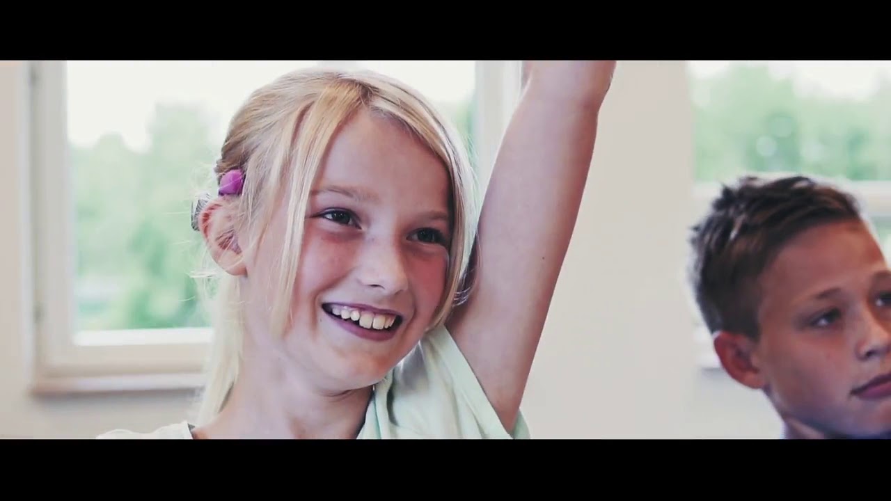 Cochlear Baha® SoundArc Hearing that moves you - YouTube