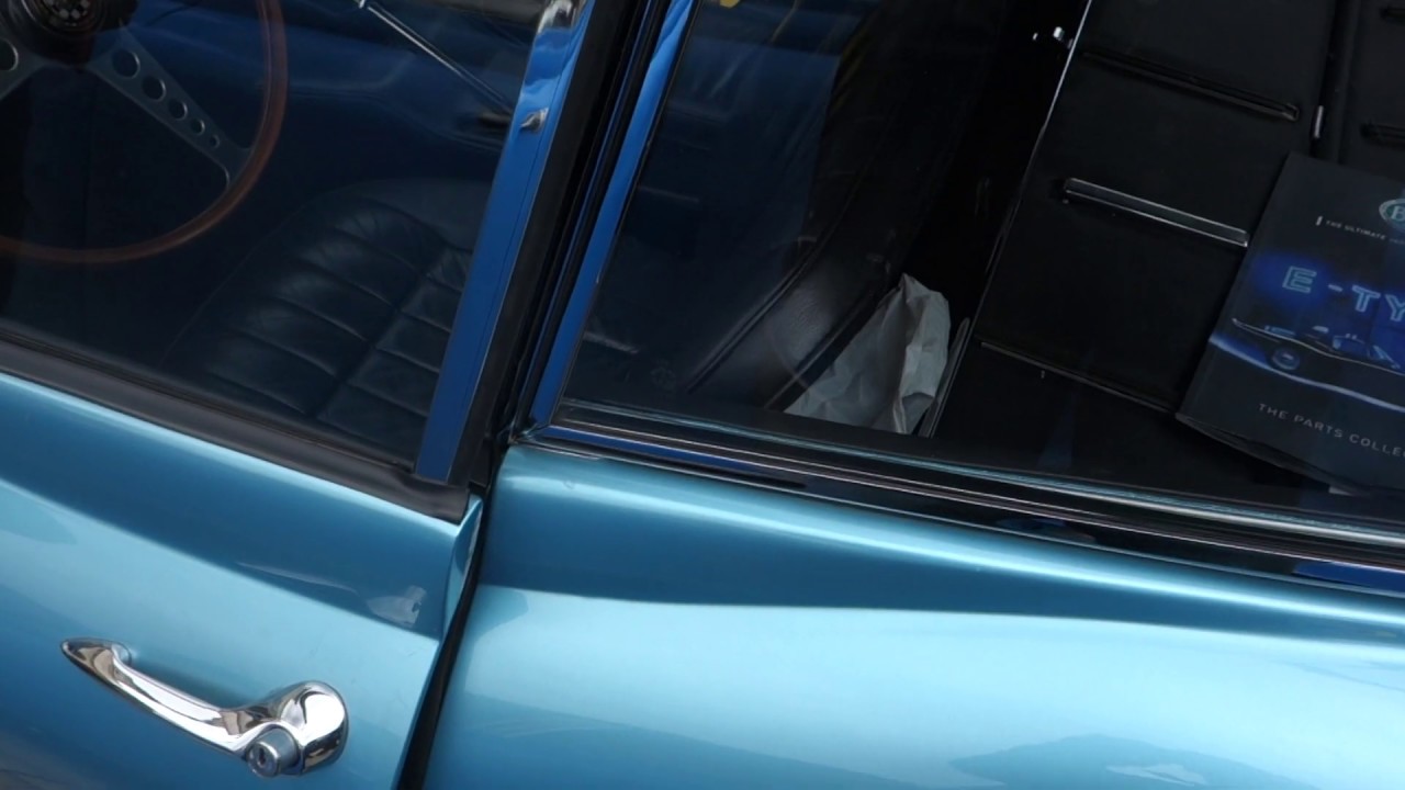 Jaguar E Type 4.2 - cockpit - YouTube