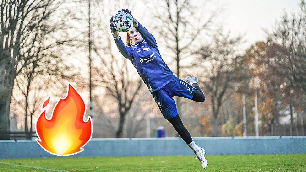 Beast Female Goalkeeper Training 🔥 (Part 4) - YouTube