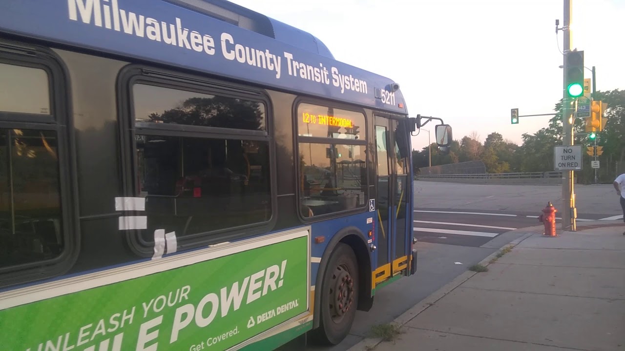 MCTS D40LFR #5211 on Route 12 at 6th and North Avenue - YouTube
