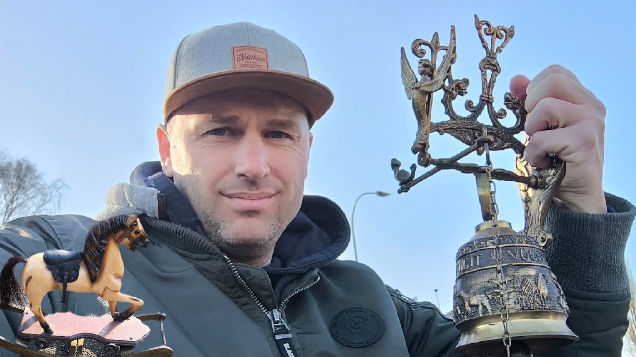 Антикварная барахолка.Деревяная лошадь. Муранское (венецианское) стекло ...