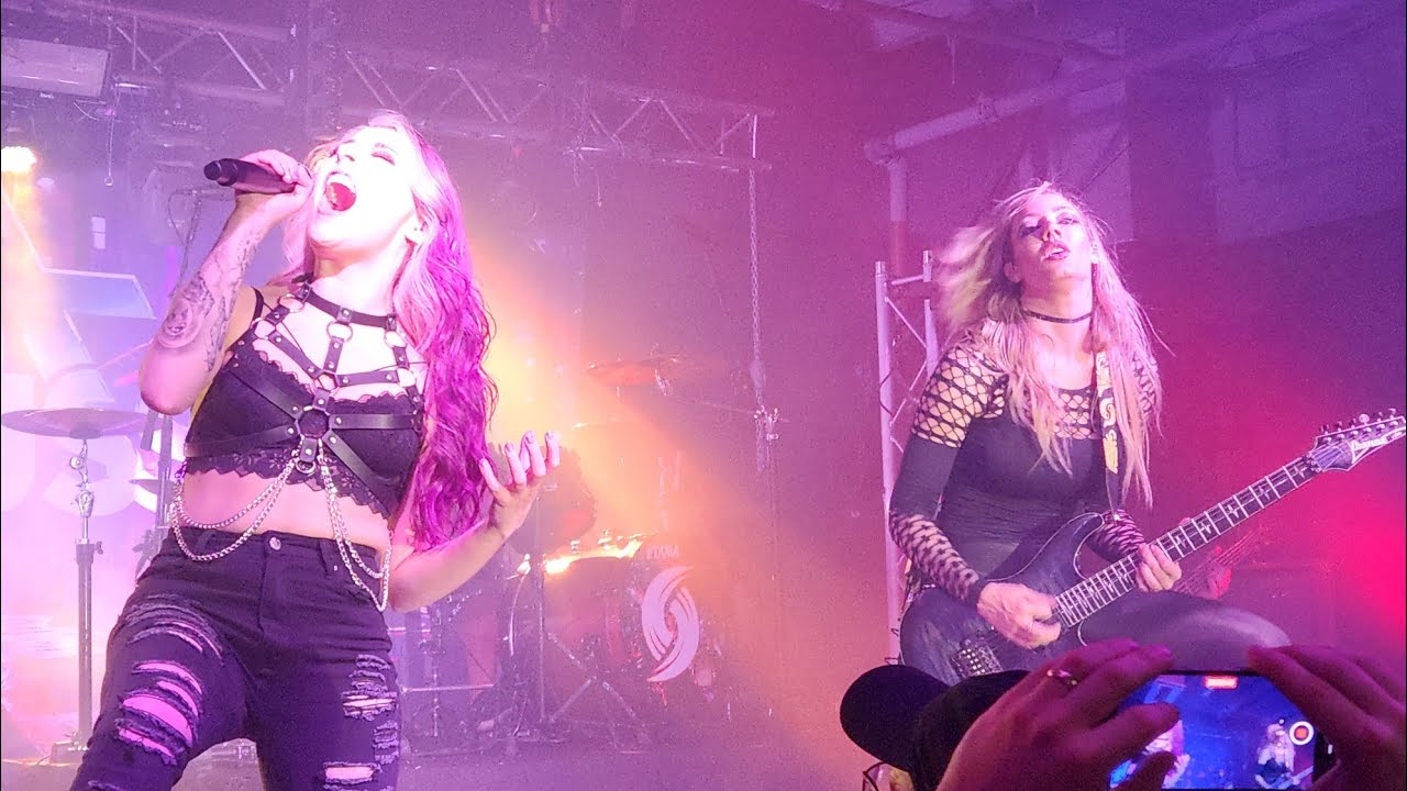 Nita Strauss.. Cowboys From Hell.. at Hanger 1819 Greensboro, NC 6-15 ...