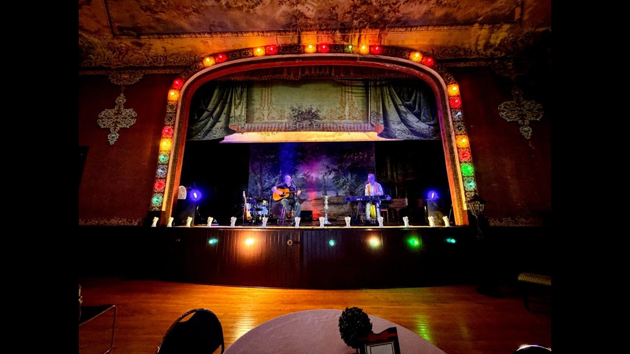 The Chris and Chris Band tour an opera house over 100 years old # ...