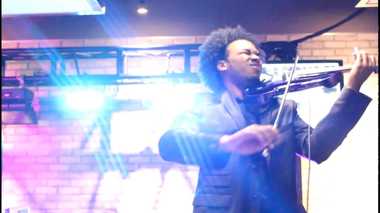 Electric Violinist & Didgeridoo Performing with DJ - YouTube